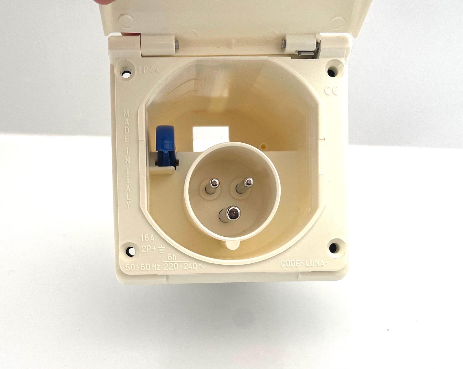 Mains electric hook up 3 pin plug inlet box 220-240V 16A – Camper and ...